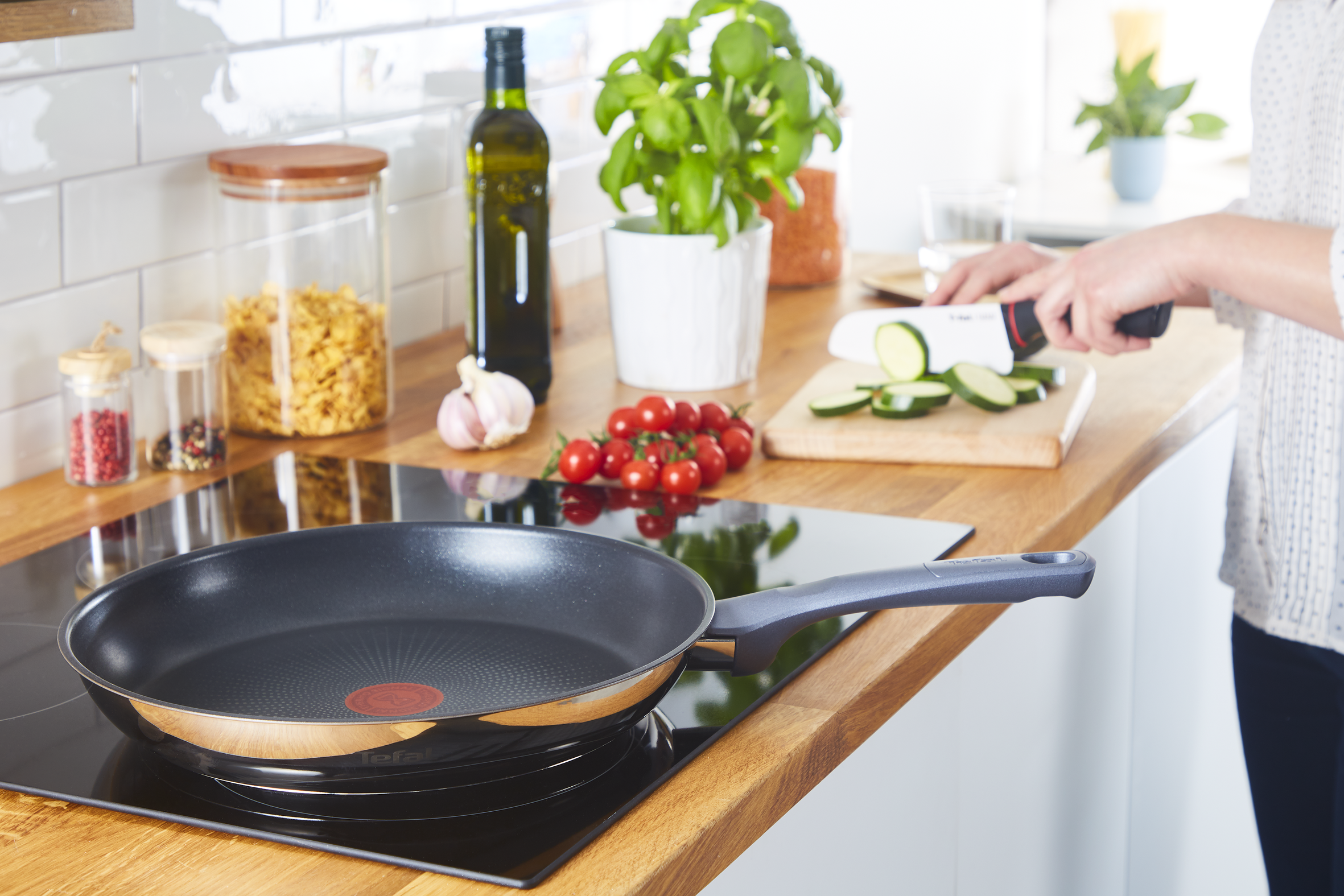 Wok pánev s poklicí Tefal Daily Cook G7309955 28 cm | Pánve wok a ...