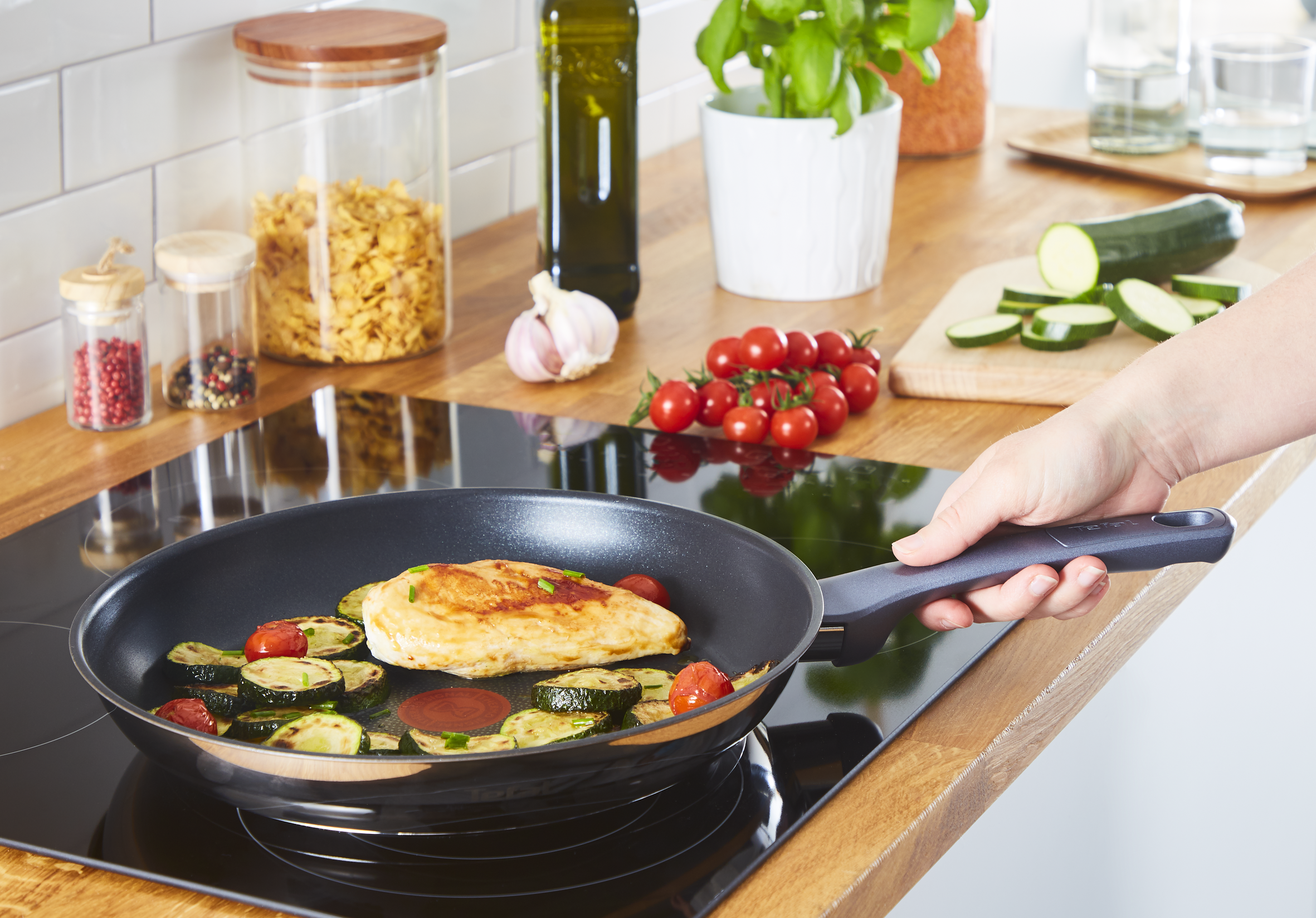 Wok pánev s poklicí Tefal Daily Cook G7309955 28 cm | Pánve wok a ...